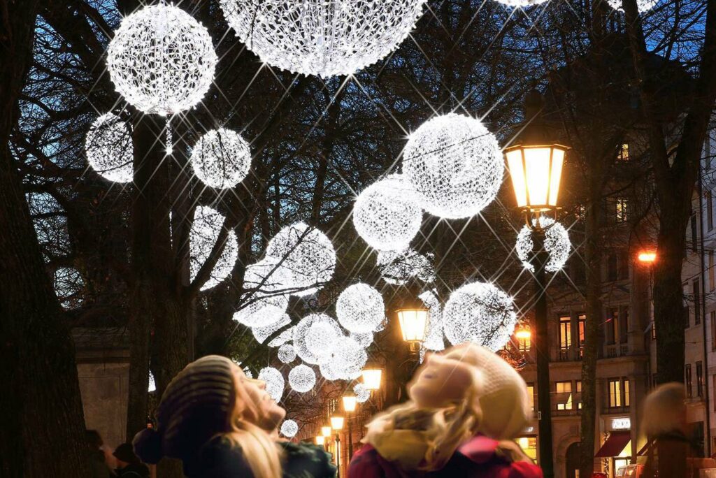 Commercial Christmas Lighting and Displays Specialists